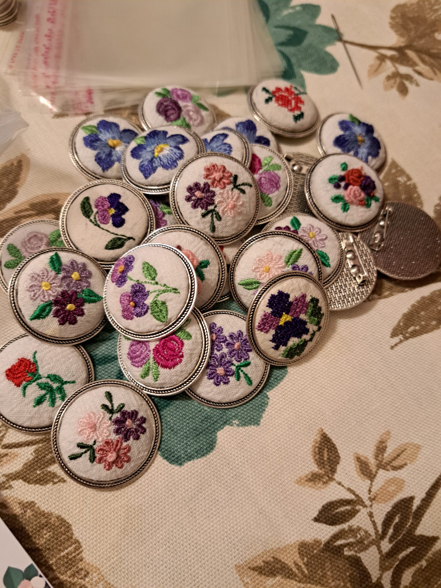 Marțișoare brodate - Casa cu rost